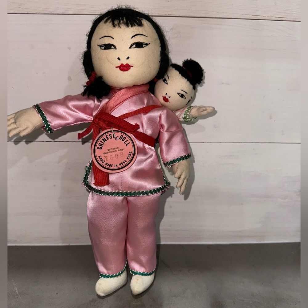 Vintage Chinese Doll. Woman Carrying Baby. Made In Ho… - Gem